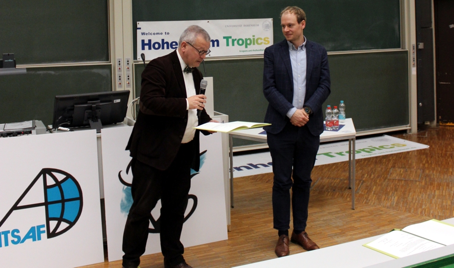 PARI Research Fellow Dr. Thomas Daum is awarded the Josef G. Knoll ...